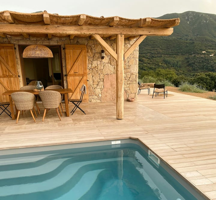 Stone Sheepfold With Sea View In Corsica - Lac de Goria