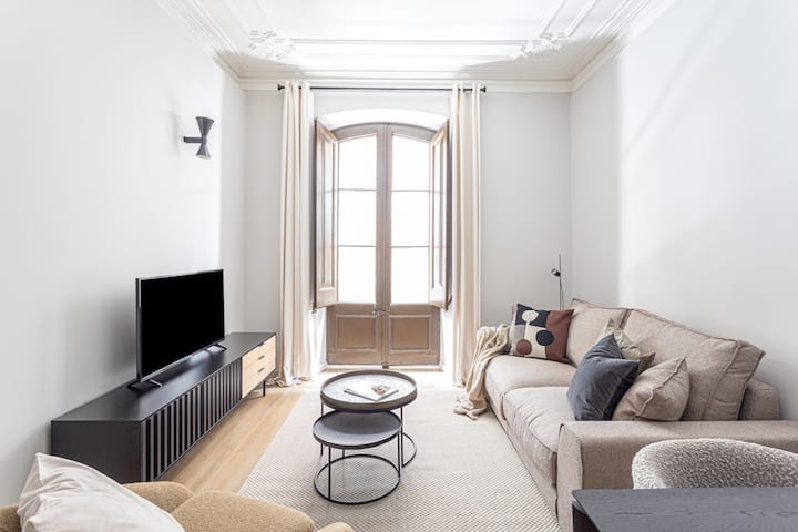Luxury Flat With Balcony In Bcn. Min 32 Nts - Barcelona