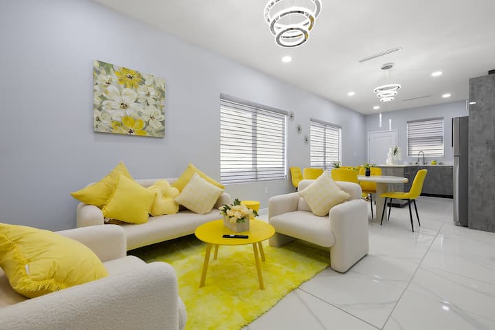 Sunbloom: Sweet Stays In A Sunny Place - McAllen