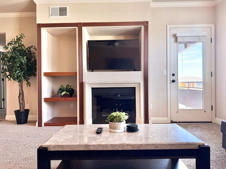 New Elegant 1br Retreat | Heated Pool, Gym & Sauna - 雷諾
