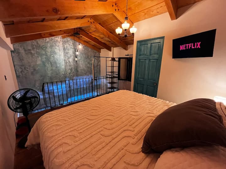 King Bed Loft In Central Antigua With Volcano-view - Parramos