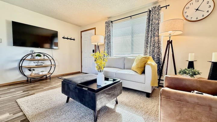 Lazy Acre Farmhouse Getaway - Lucky Eagle Casino & Hotel