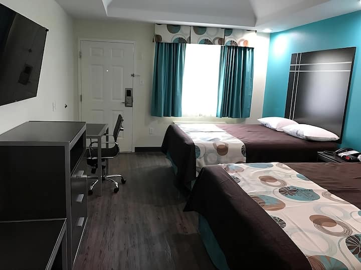 Two Spacious Unit! Escape The Hustle And Bustle! - Houston, TX