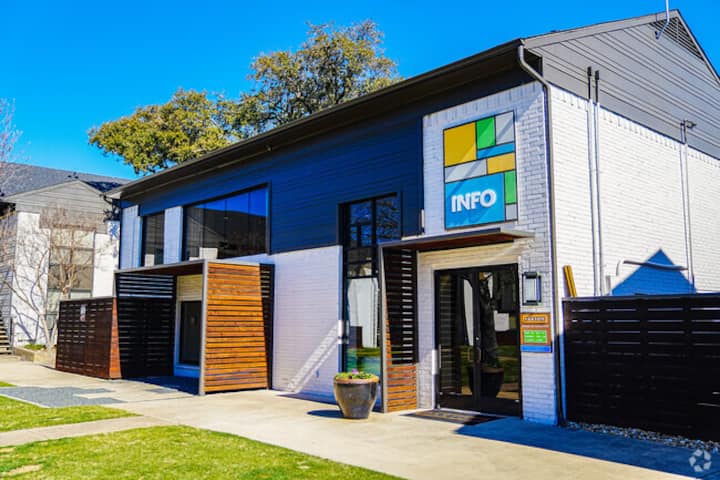 The Landry 100 | Spacious And Cozy 2 Bedroom 2bth - Arlington, TX