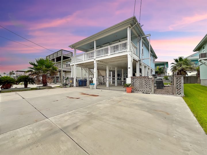 Quaint 3br Home - Steps To Water Street Arts! - Rockport, TX