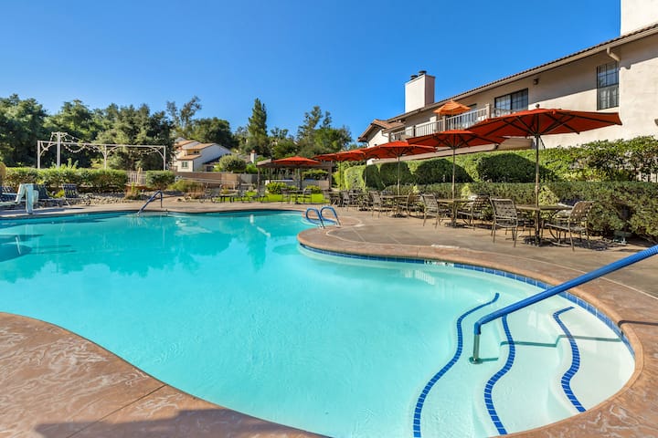 3 Spacious Villas W/ Full Kitchen & Resort Pool - California