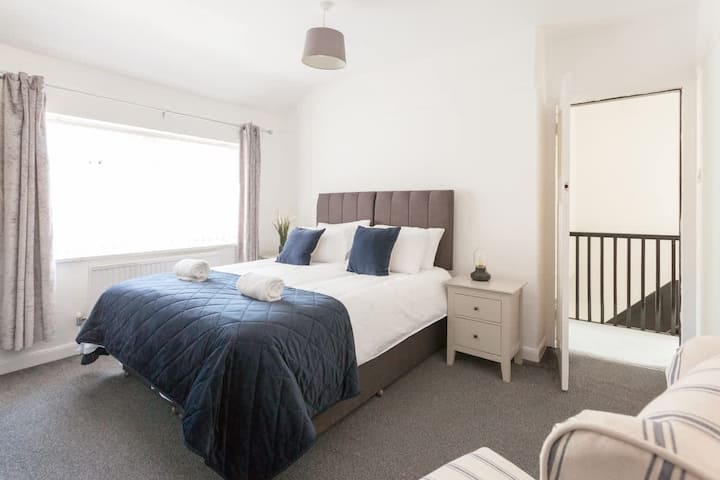 Warrington House! Driveway Parking And Wifi! - Warrington