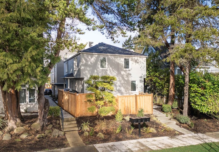 West Seattle Retreat W/ 3 Ac - Near Alki Beach - Seattle, WA