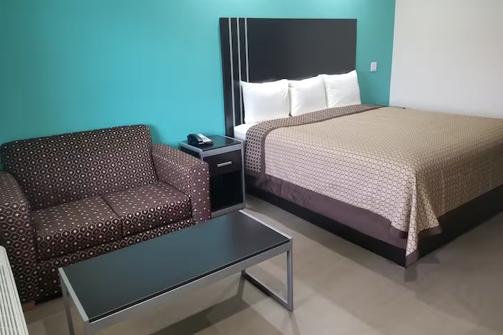 1 Queen Bed Kitchenette Non-smoking, Scottish Inns - Bay City, TX