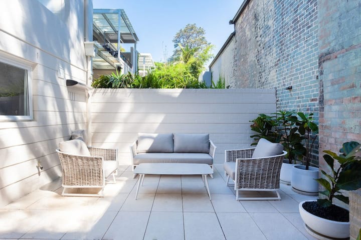 Urban Hideout, Annandale Isyd - Burwood