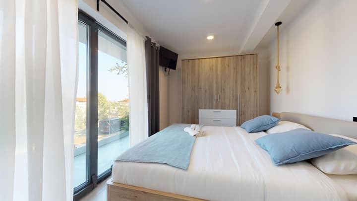 3 Bed Flat - Sleeps 6 - Garden - Parking - Wifi - Rabac