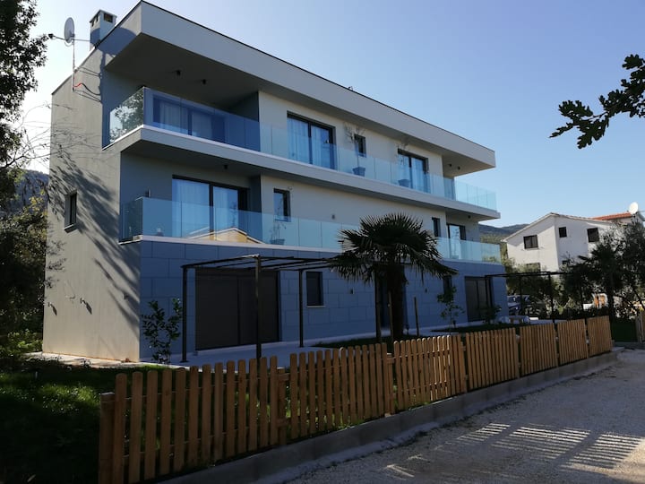 Charming Coastal Escape With Sea Views - 7 Guests - Rabac