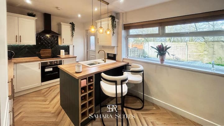 Modern 2br Home - Contractors & Family - Parking - Stockport