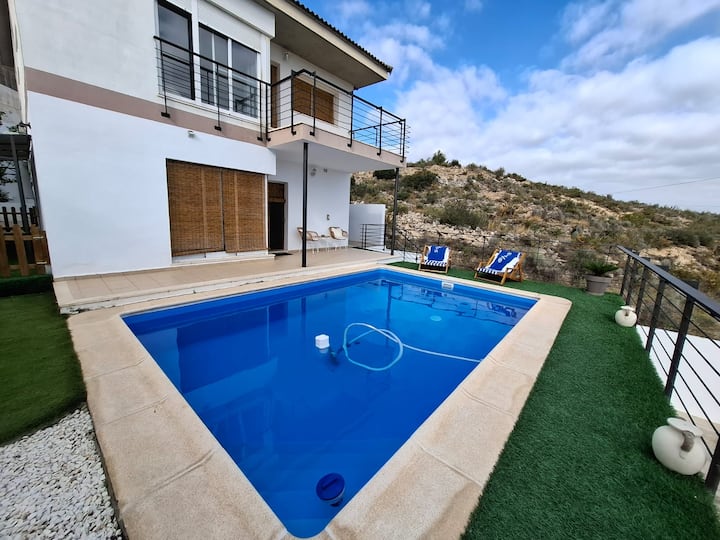 Charming Chalet In Chiva With 3 Bedrooms - Montserrat, Valencia