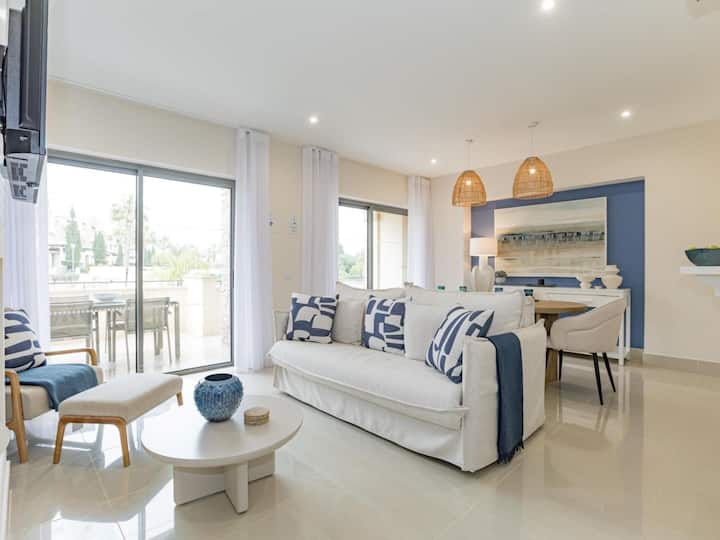 Pine Hills Reva Santuary Modern Elegance - Almancil