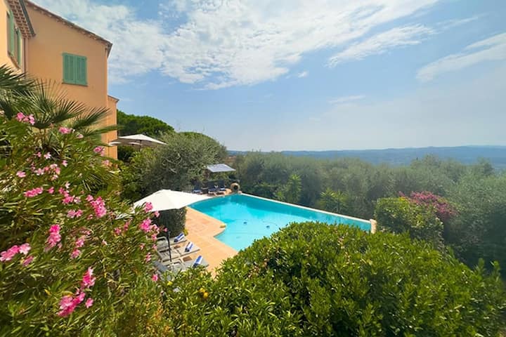 Sea-view 4 Bed Villa Sleeps 8 - Private Pool - Grasse