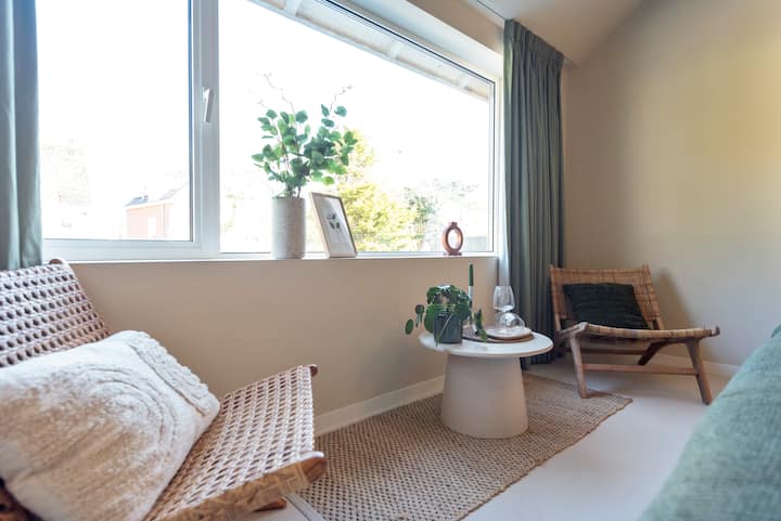 Studio Green Smile - Stylish Overnight Stay In - Hillegom