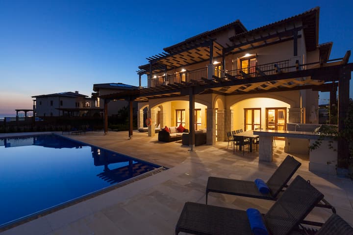 Experience Timeless Luxury And Tranquility Awaits - Куклиа