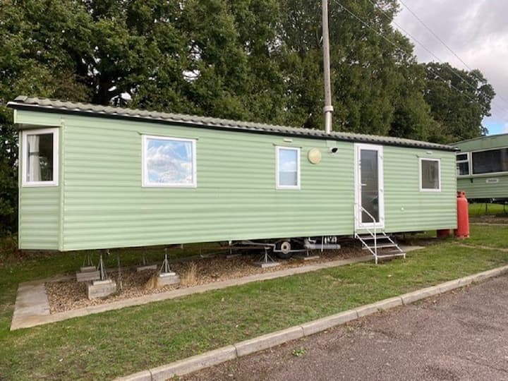 Dog-friendly Caravan At Valley Farm Ref 46361bv - Clacton-on-Sea