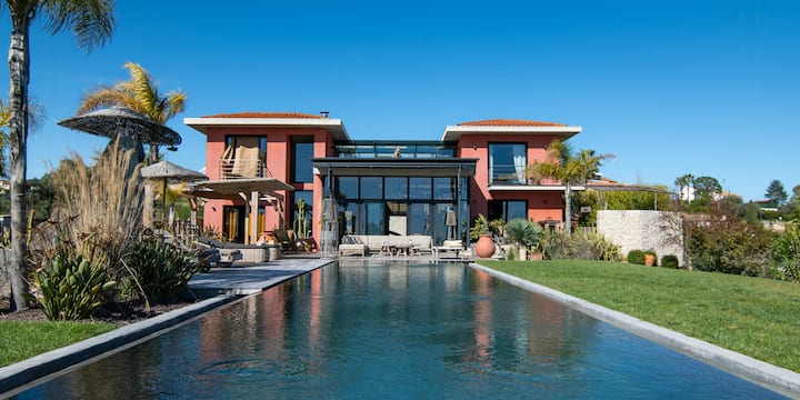 Contemporary Villa With Views Of Cap D'antibes - Nice