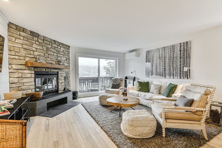 Charming Condo With Mont-tremblant & Lake Views - Mont-Tremblant