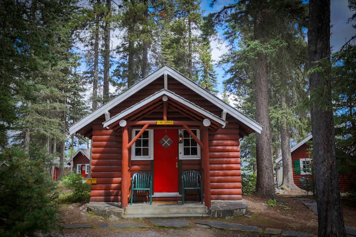 Charming Lake Louise Cabin | Fireplace Retreat - Lake Louise