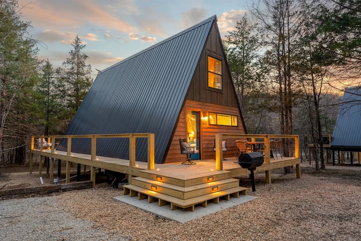 3br Cabin Nestled By The Creek | Private Hot Tub - Omaha, AR