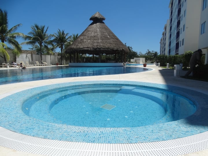 Cancun Family Suite; Pool, Beach 15 Minutes Away - Cancún