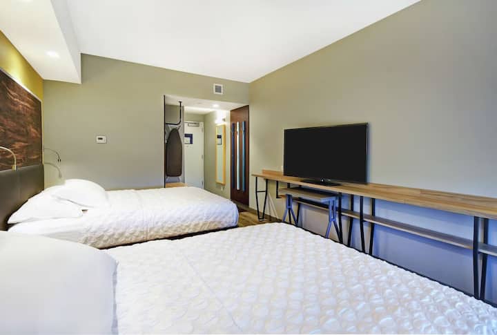 3 Modern Rooms W/ Free Shuttle: Next To The Airpor - Portland, ME