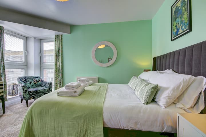 River Ayr View-coorie Doon Stays - Ayr