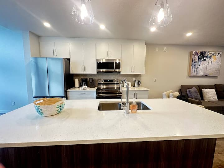 Skyridge Resort -New Townhouse Near Banff Entrance - Banff, AB, Canada