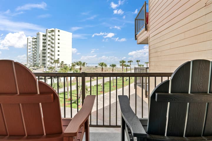 Maravilla Breeze: Tranquil Retreat With Views - Tiki Island, TX