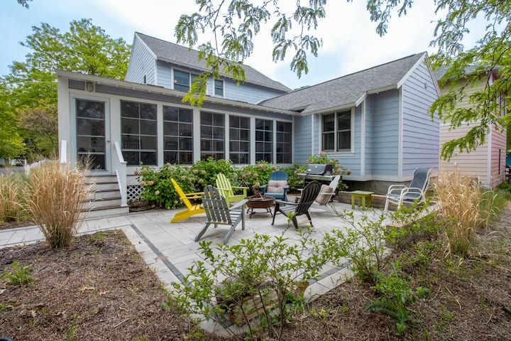 Pool, Lake & Beach Access, Resort Amenities! - Michigan City, IN