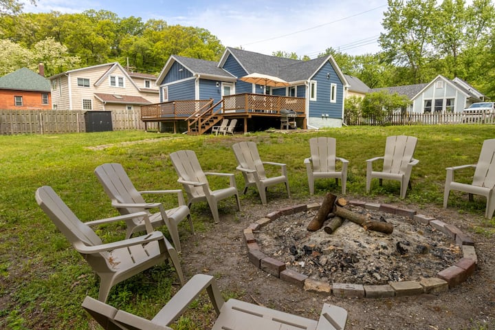 Newly Renovated & Pet-friendly, Close To Lake Mich - Michigan City, IN