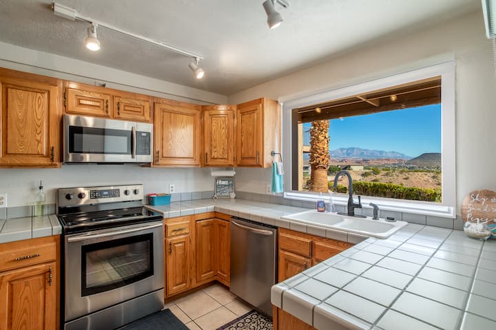 Condo 2br Avec Jacuzzi Et Vues - St. George, UT