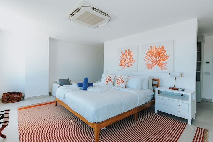 A360.e42 - New Luxury Oceanfront Condo - Aruba