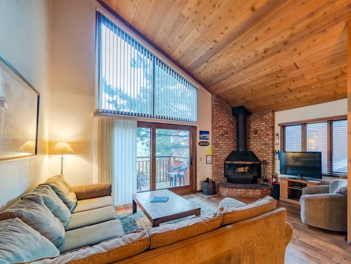 Near Little Eagle | 3br Townhome + Spa & Fireplace - Mammoth Lakes, CA