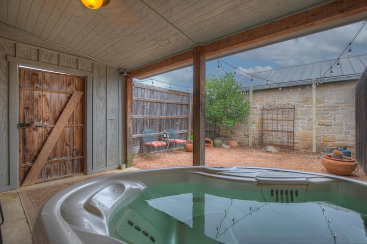 Fredericksburg Stay W/ Pool, Patio & Fire Pit - Luckenbach, TX