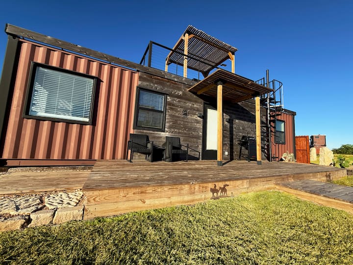 Wine Country Charm: Rooftop Firepit & Pool - Luckenbach, TX