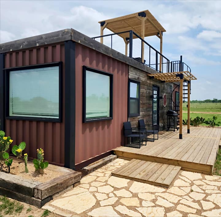 Rooftop Deck, Fire Pit & Pool Near Wine Trails - Luckenbach, TX
