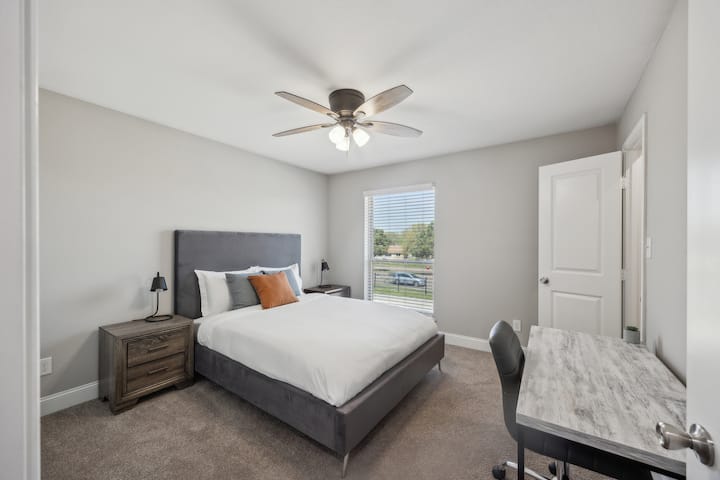 The Mirage 251 I Comfy 1 Bed 1 Bath - Arlington, TX