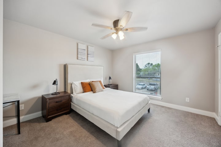 The Mirage 275 I Comfy 2 Bed 1.5 Bath - Arlington, TX