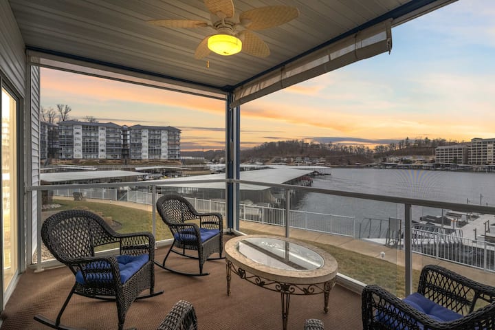 Lakefront 4br Luxury | Sleeps 13 | Pool & Hot Tub - Lake Ozark, MO