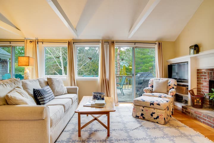 Steps To River! Retreat 2 Mi To Mashpee Commons - Mashpee, MA