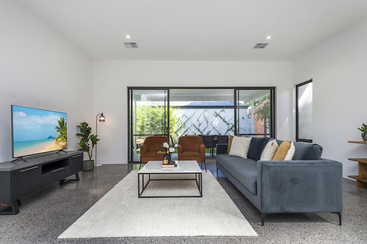 Modern 4-bed Double-story House With Patio - Perth