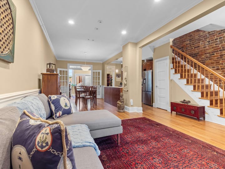Entire 3-lvl Townhome Near Metro-rail & I-295 - Washington, DC