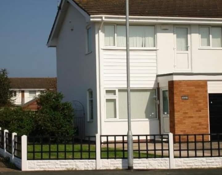 Spacious 3 Bed House In Penrhyn Bay, Llandudno - Conwy