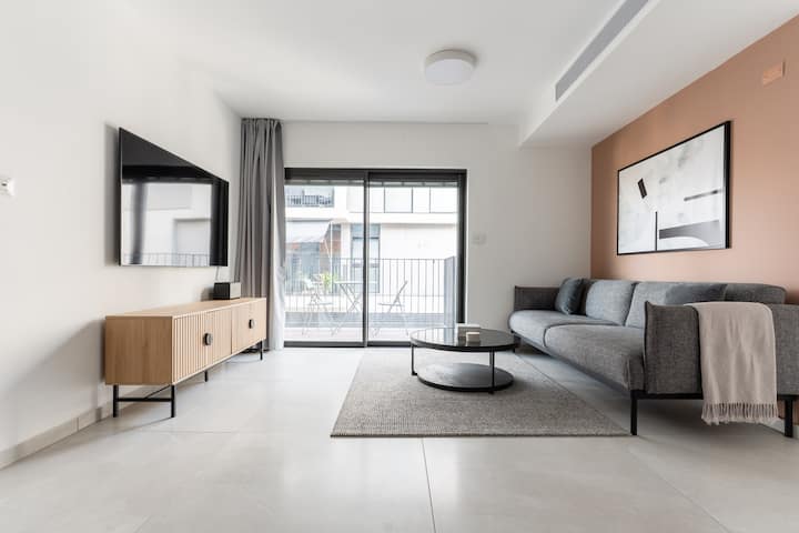 Blueground | Noga Mamad, High End, Balcony - Tel Aviv