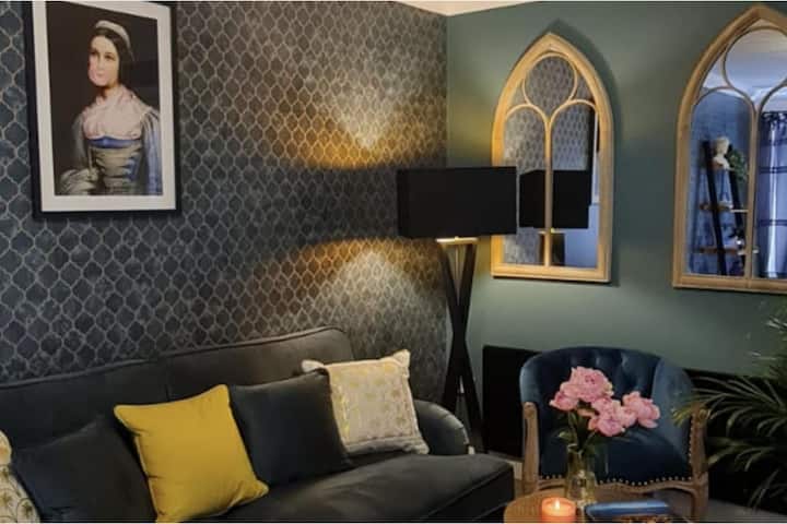 2 Bed House - Sleeps 4 - Garden, Parking, Wifi - Perth