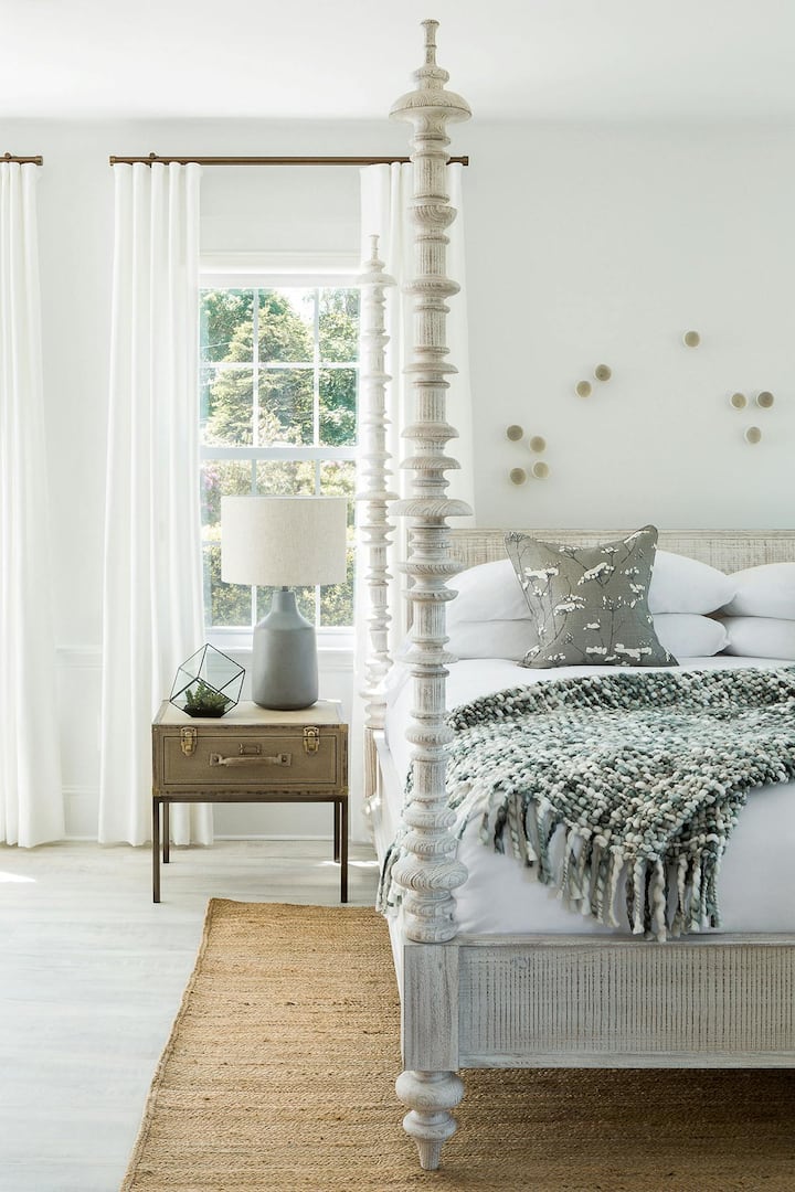 Maritime Vibe With Knotty Pine & Iron-frame Beds - Falmouth, MA